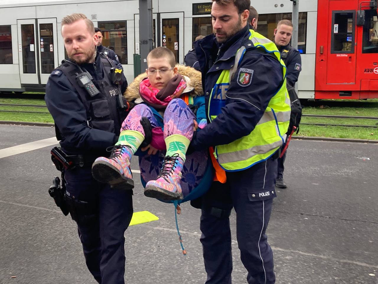 Sitzblockade der "Letzten Generation" in der Innenstadt - Radio Köln